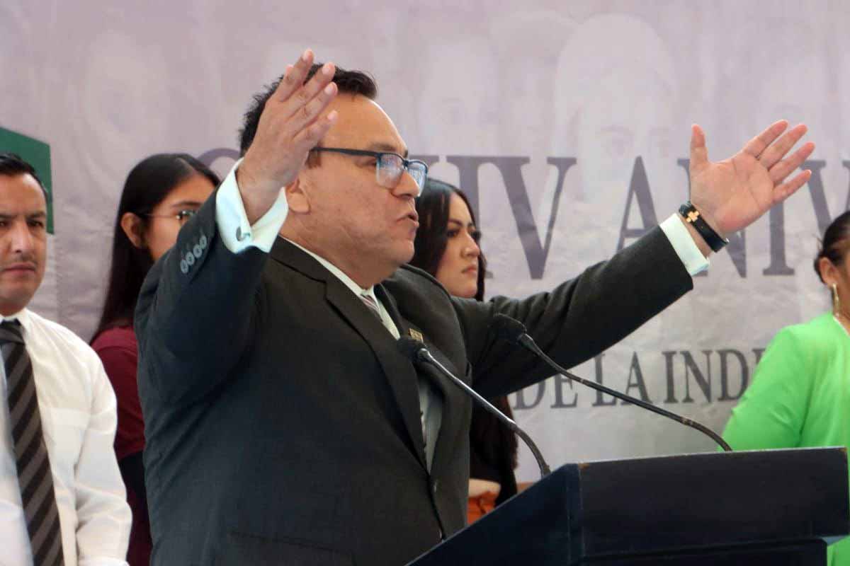 Juan Guzmán realiza su último acto cívico en Huimilpan