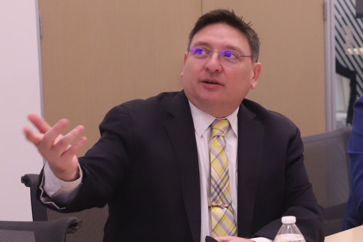 ¿Quién es Carlos Alejandro León González?