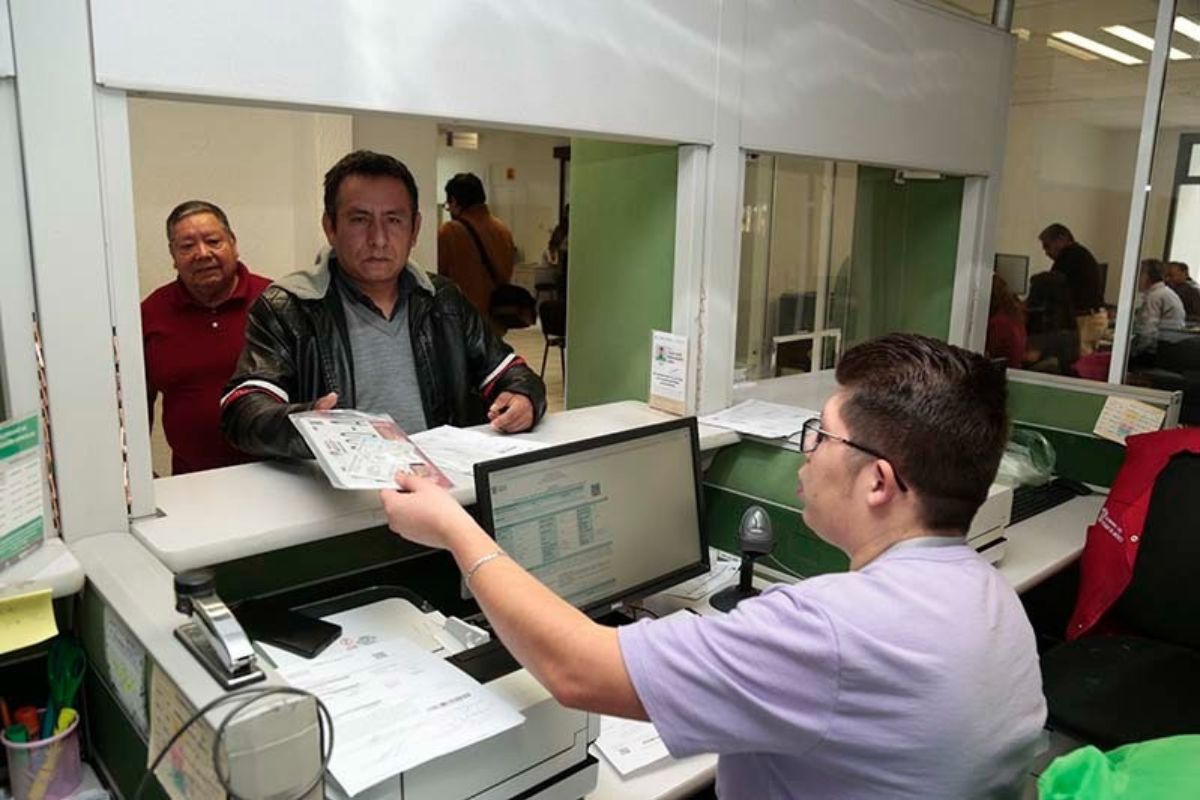 ¿Cuándo inicia el programa de reemplacamiento en Edomex en 2025?