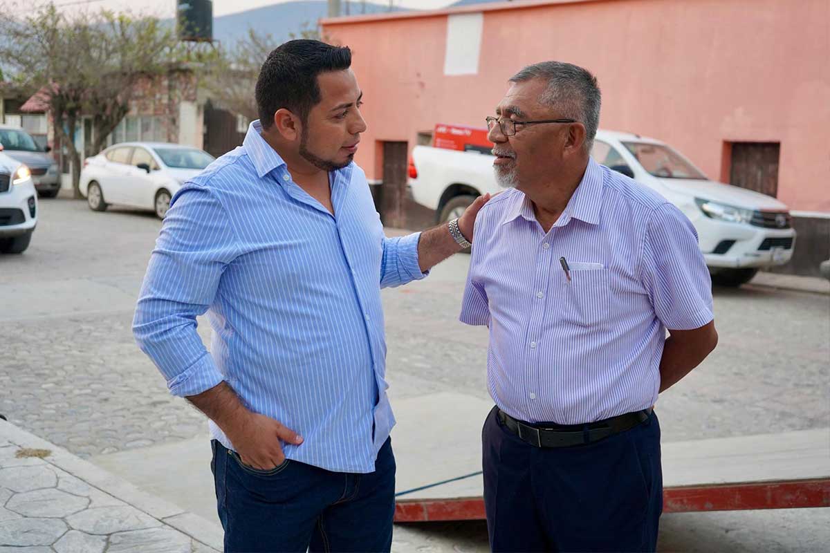 Cumple Fernando Sánchez Gil con compromisos en Arroyo Seco