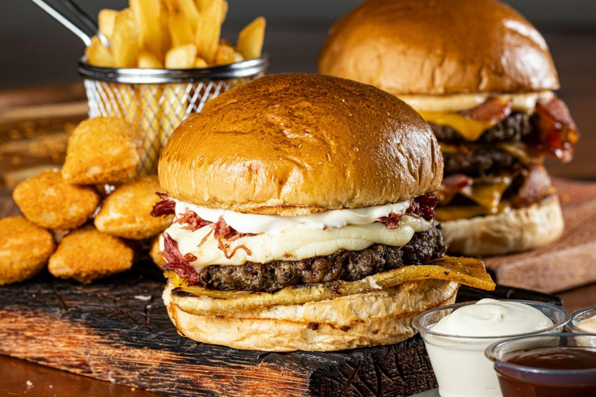 Carl’s Jr lanza el Super Duo: 2 Famous Star con queso por 139 pesos