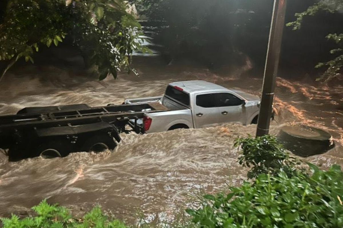 Implementan Plan DN-III-E tras desbordamiento y deslaves en Sierra de Querétaro